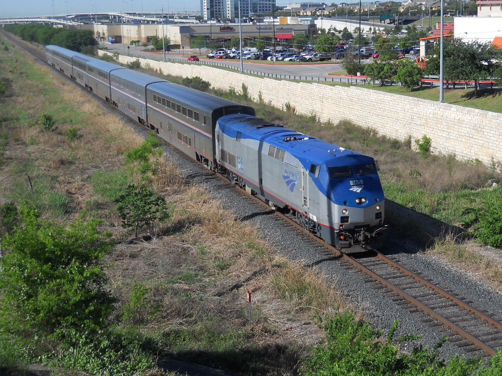 AMTK 165 12Apr2011 NB Train #22 (Texas Eagle) approaching Braker Lane